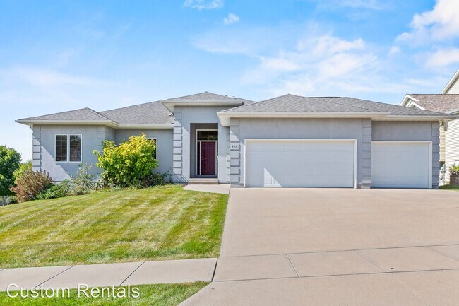 5 br, 3 bath House - 931 Tamarack Trail - 931 Tamarack Trail Iowa City ...