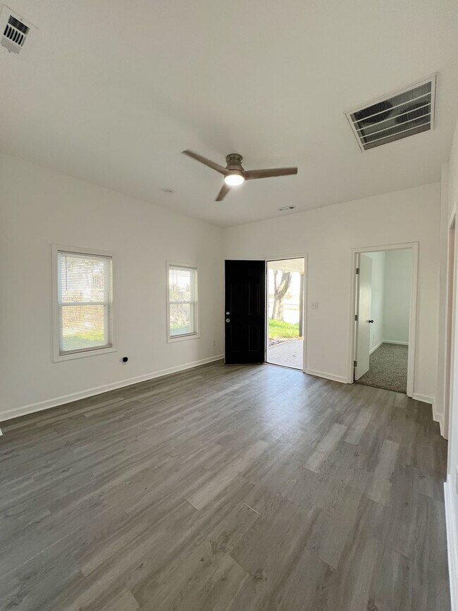 SEE IT NOW: Beautiful home in KCK! - 64 Orchard St Kansas City KS 66101 ...