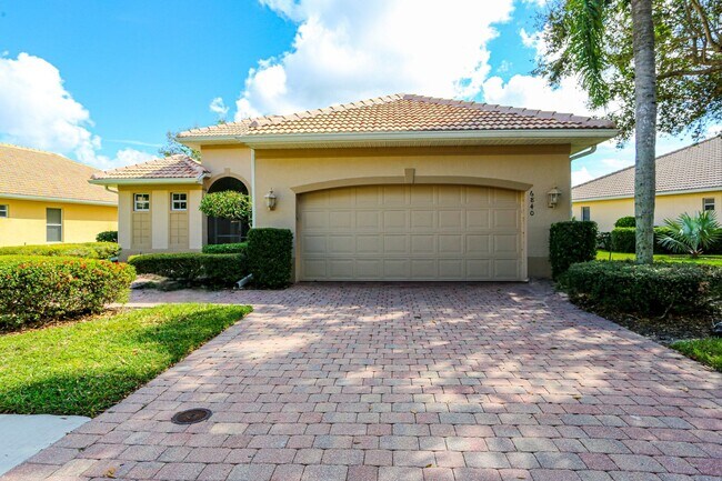 Seasonal Short-Term Single Family Home - 6840 Bent Grass Dr Naples FL ...