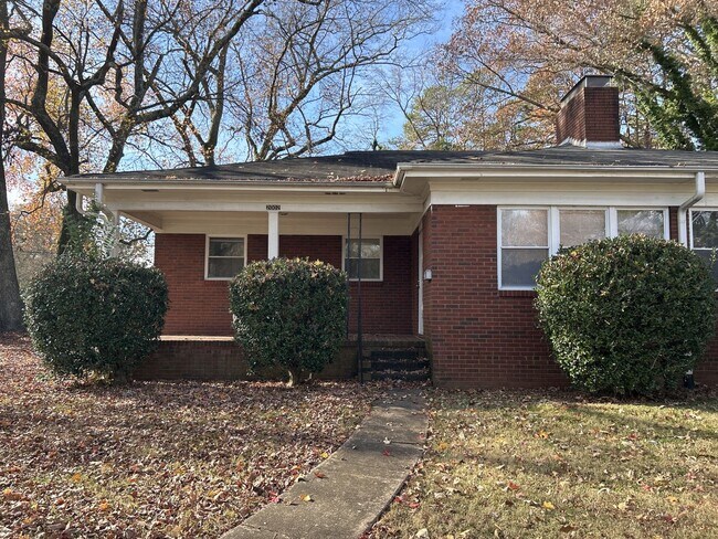 T.R. Lawing Realty Property - 2002 Weststone Dr Charlotte NC 28208 ...