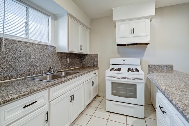 2819 Berry St - 2819 Berry St Houston TX 77004 | Apartment Finder