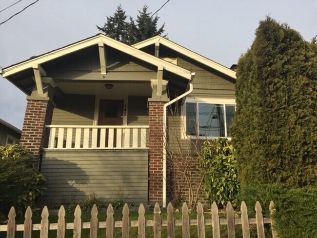 Wallingford 2 Bedroom House with Fenced Ya... - 142 NE 53rd St Seattle ...