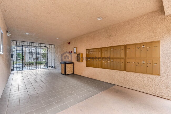 21040 Parthenia St - 21040 Parthenia St Canoga Park CA 91304 ...