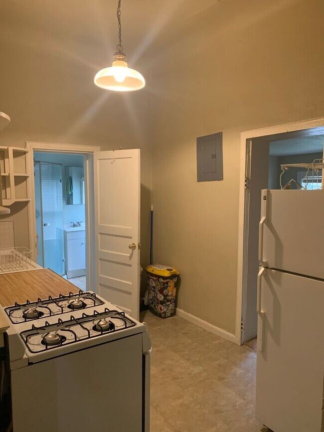 Cute 1 Bedroom, 1 Bathroom Unit Moments Aw... - 502 S Meldrum St Fort ...