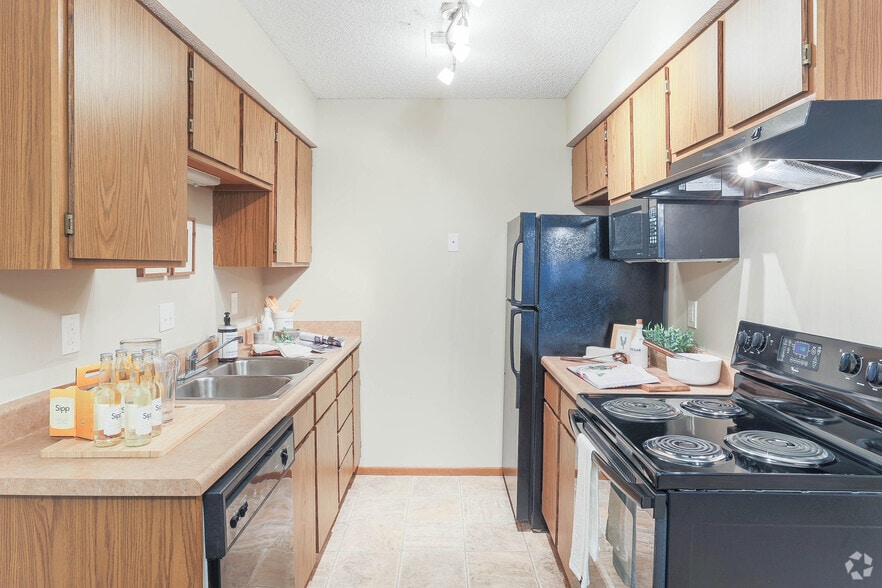 Old Cheney Place by Broadmoor - 5501 Warwick Ct Lincoln NE 68516 ...