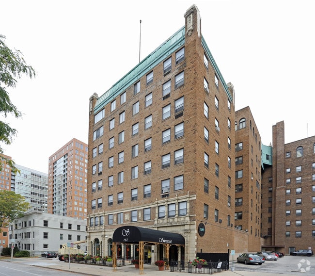 The Shorecrest - 1962 N Prospect Ave Milwaukee WI 53202 | Apartment Finder