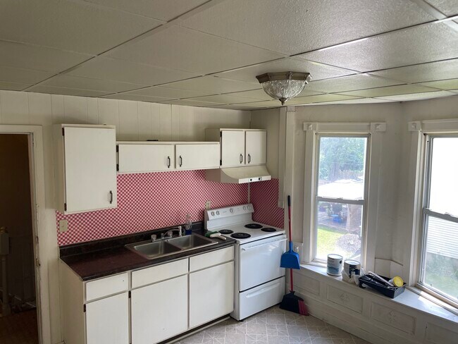 918 N 7th St - 918 N 7th St Springfield IL 62702 | Apartment Finder