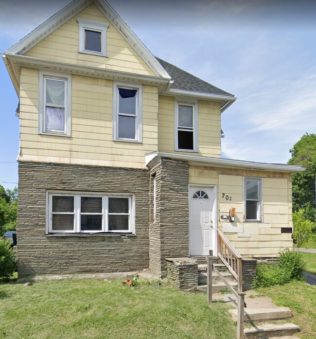 202 Emerson St - 202 Emerson St Rochester NY 14613 | Apartment Finder