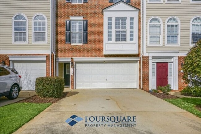 Townhome | 1st Floor Bedroom and Full Bath... - 8142 Upper Lake Dr ...