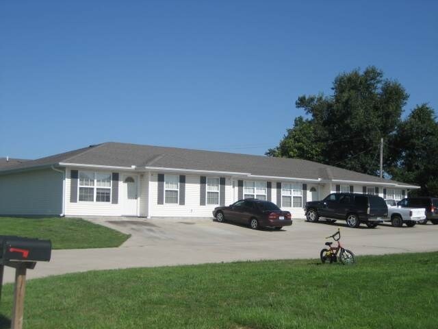Deerbrook Estates - 1101 Washington St Monett MO 65708 | Apartment Finder