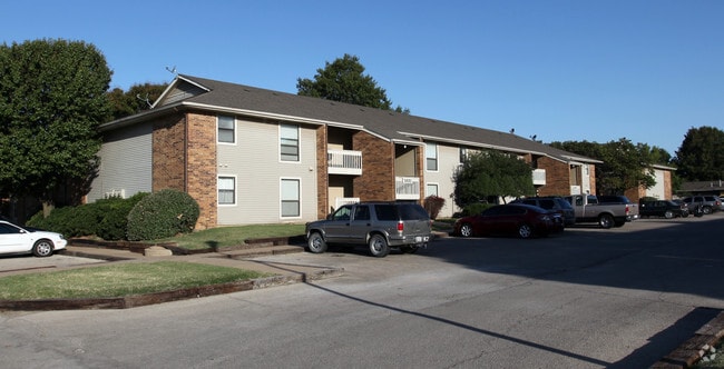 The Village Apartments - 1565 SE Kings Dr Bartlesville OK 74006 ...