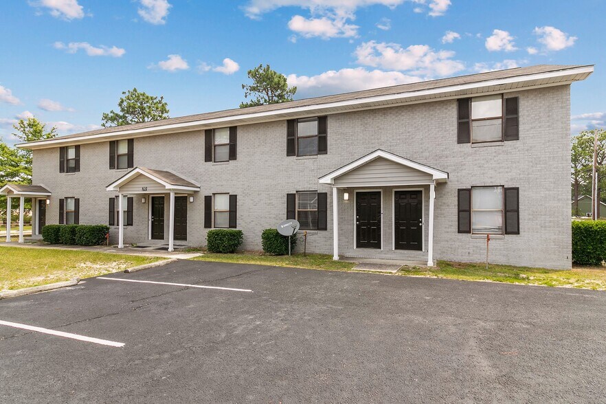 Elizabeth Street Townhomes - 310 Elizabeth St Spring Lake NC 28390 ...