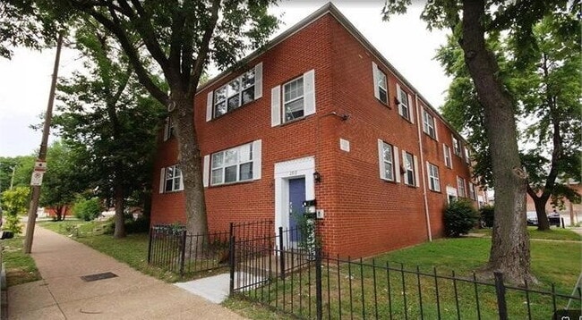 Beautiful 1 Bedroom Apartment - 2911 Chippewa St St. Louis MO 63118 ...