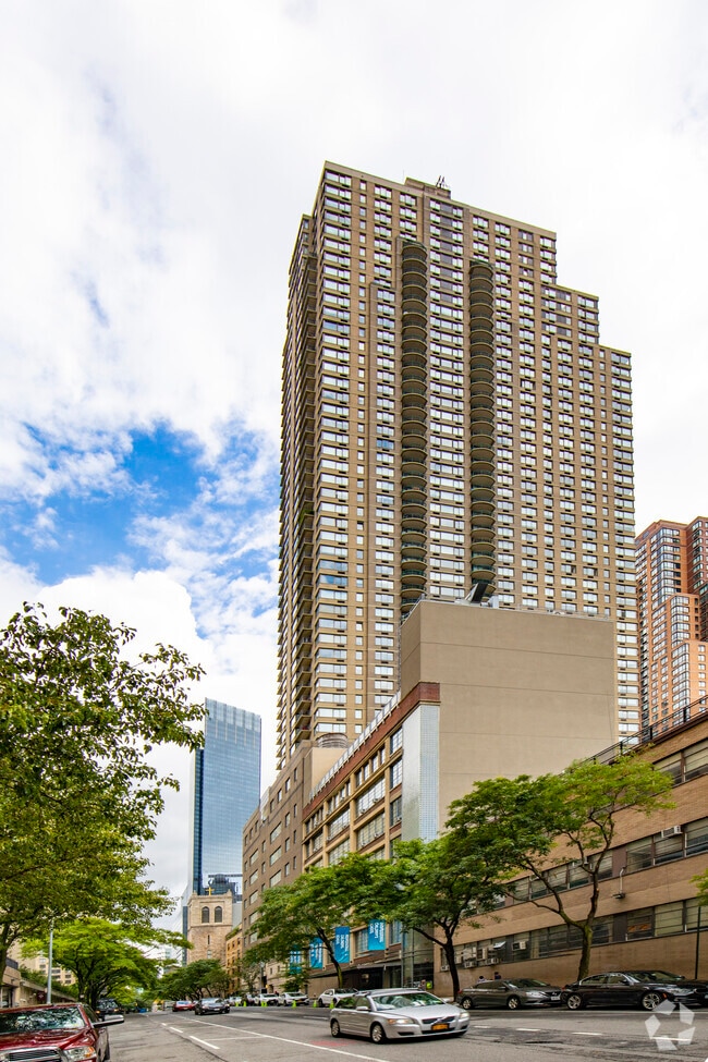 124 W 60th St