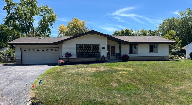 13685 W Graham St - 13685 W Graham St New Berlin WI 53151 | Apartment ...